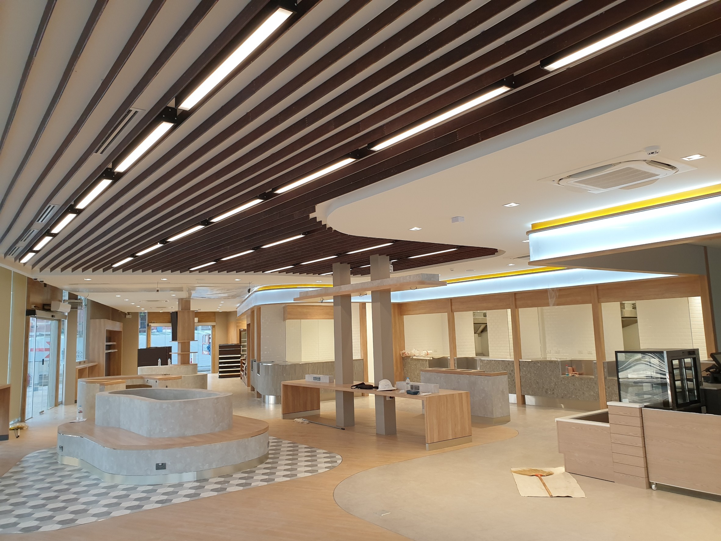 SHELL SELECT & DELI CAFE - Trenergy