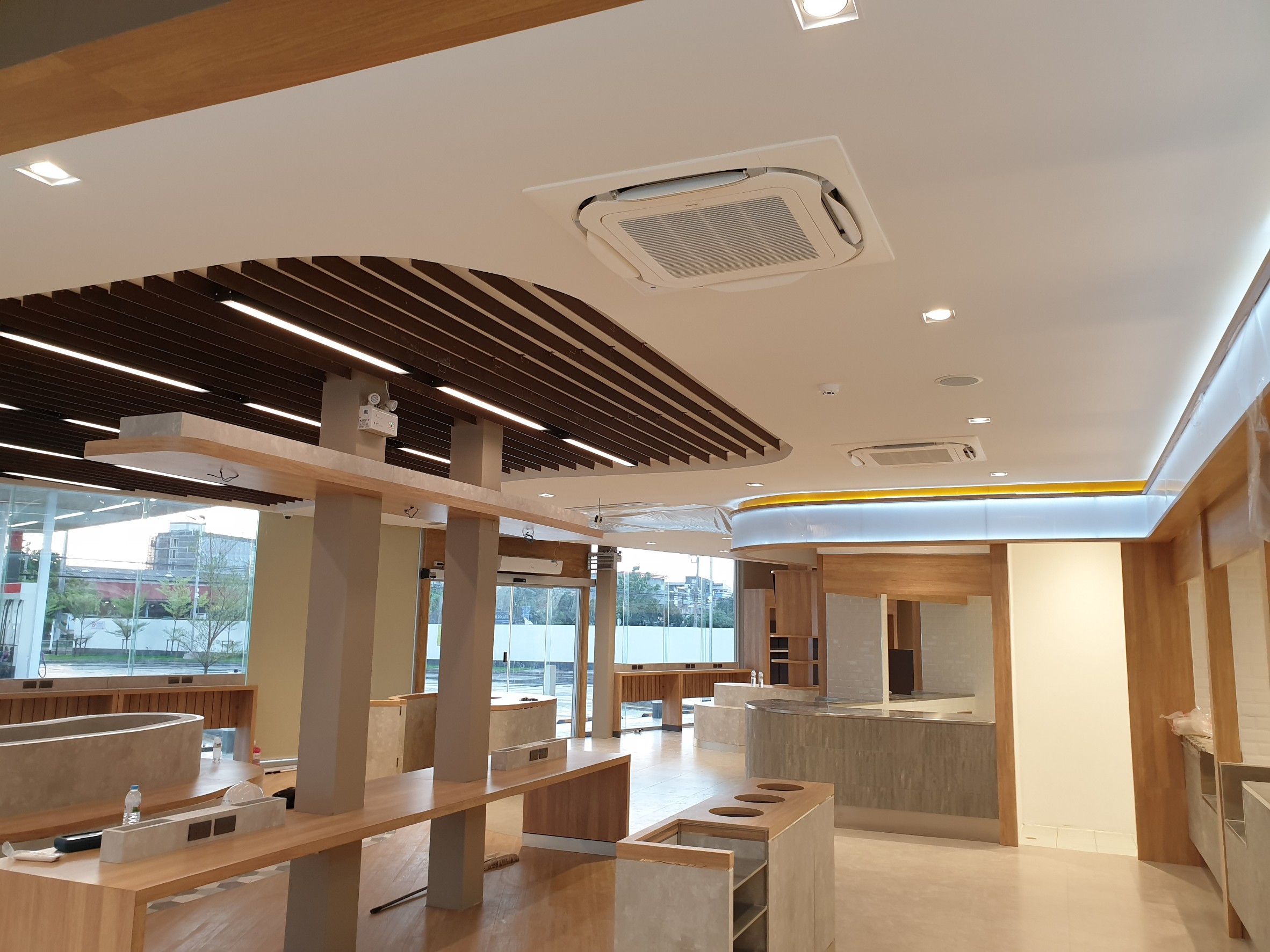 SHELL SELECT & DELI CAFE - Trenergy